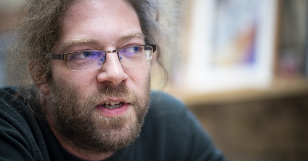 Varró Dániel elképzelt egy könyv nélküli világot: az íbuk vagina ...