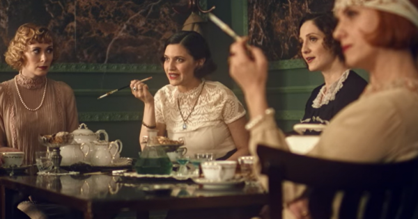 A kávéházak világába vezet a Frici& Aranka - itt az előzetes! - Könyves ...