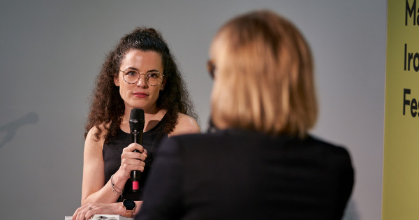 A külföldre költözés mindig sokszereplős történet - Könyves magazin