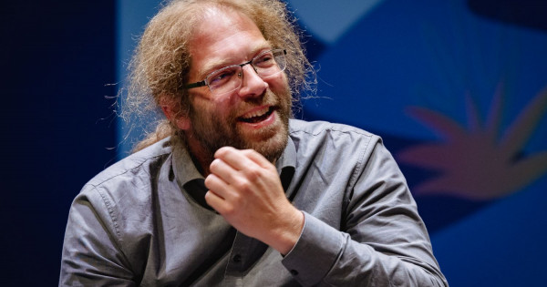 Varró Dániel régi adósságát törlesztette a Maszat-hegy 2-vel - Könyves ...