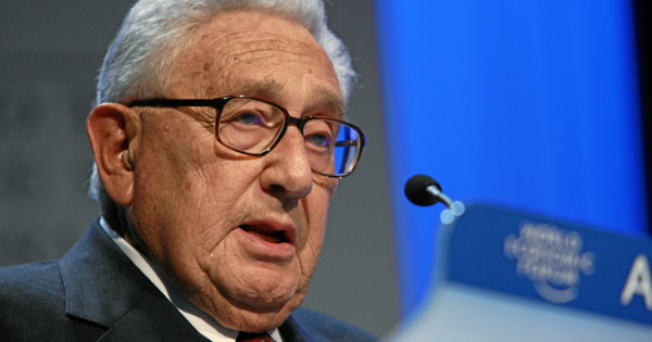 Meghalt Henry Kissinger, a hidegháború csúcsdiplomatája - Könyves magazin