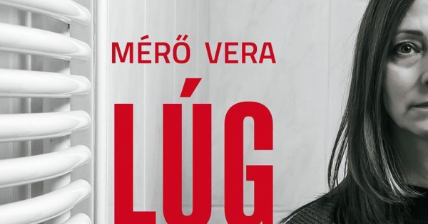 Videón, ahogy Renner Erika férje elcsukló hangon olvas fel a Lúgból ...